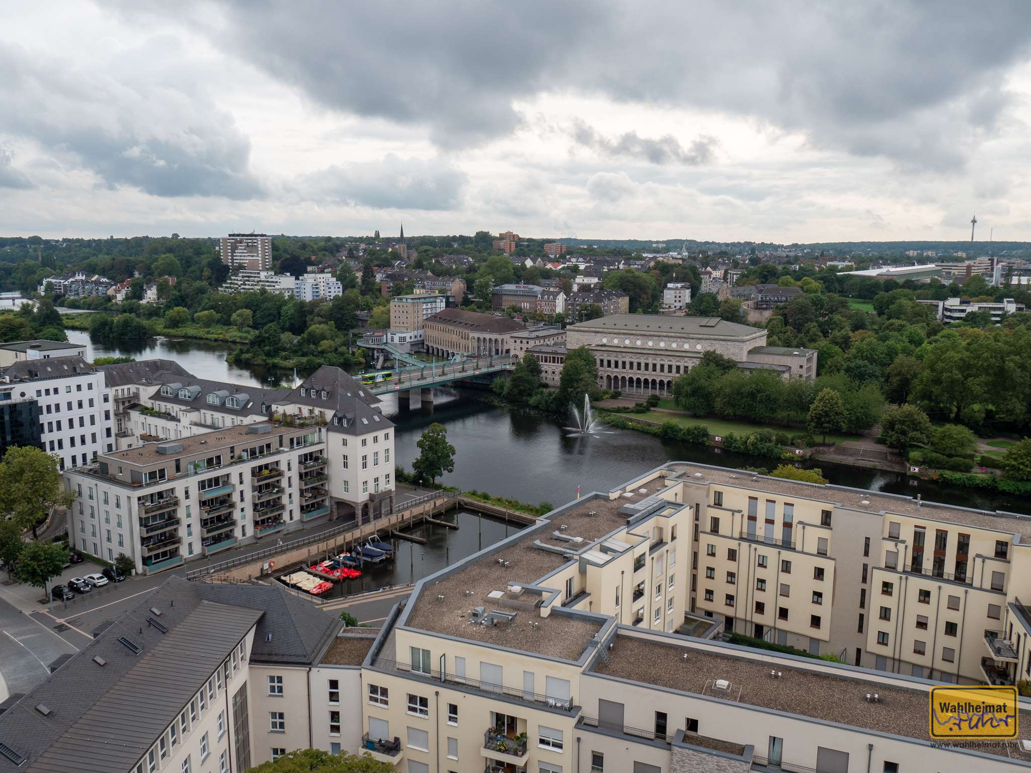 Mülheim an der Ruhr, Stadthalle und Ruhrufer: Ruhrgebietskürbis 2019 ...